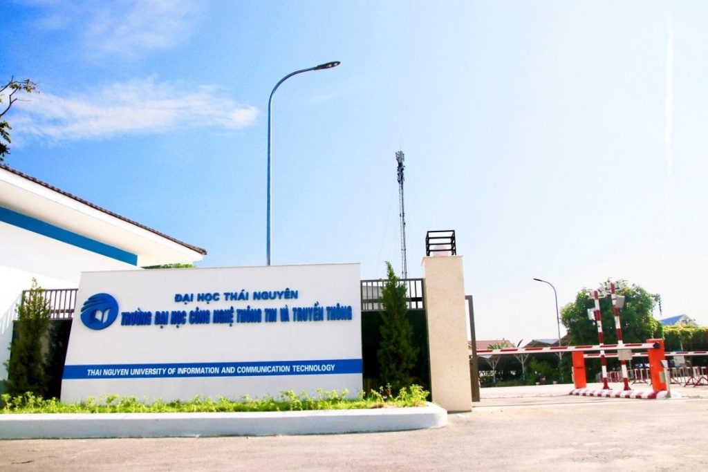 Thầy và trò ICTU xây dựng hệ thống quản lý tự động cho cổng trường 4.0 ...