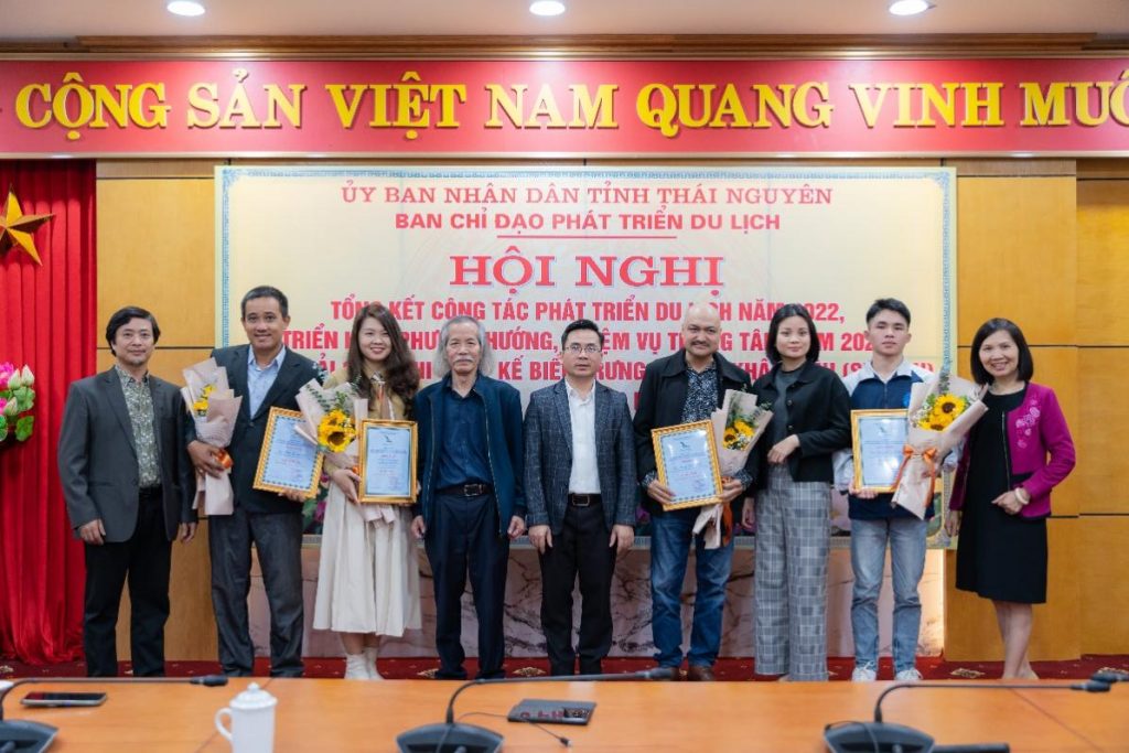 Sinh viên ICTU giành giải ba cuộc thi thiết kế biểu trưng (logo), khẩu ...