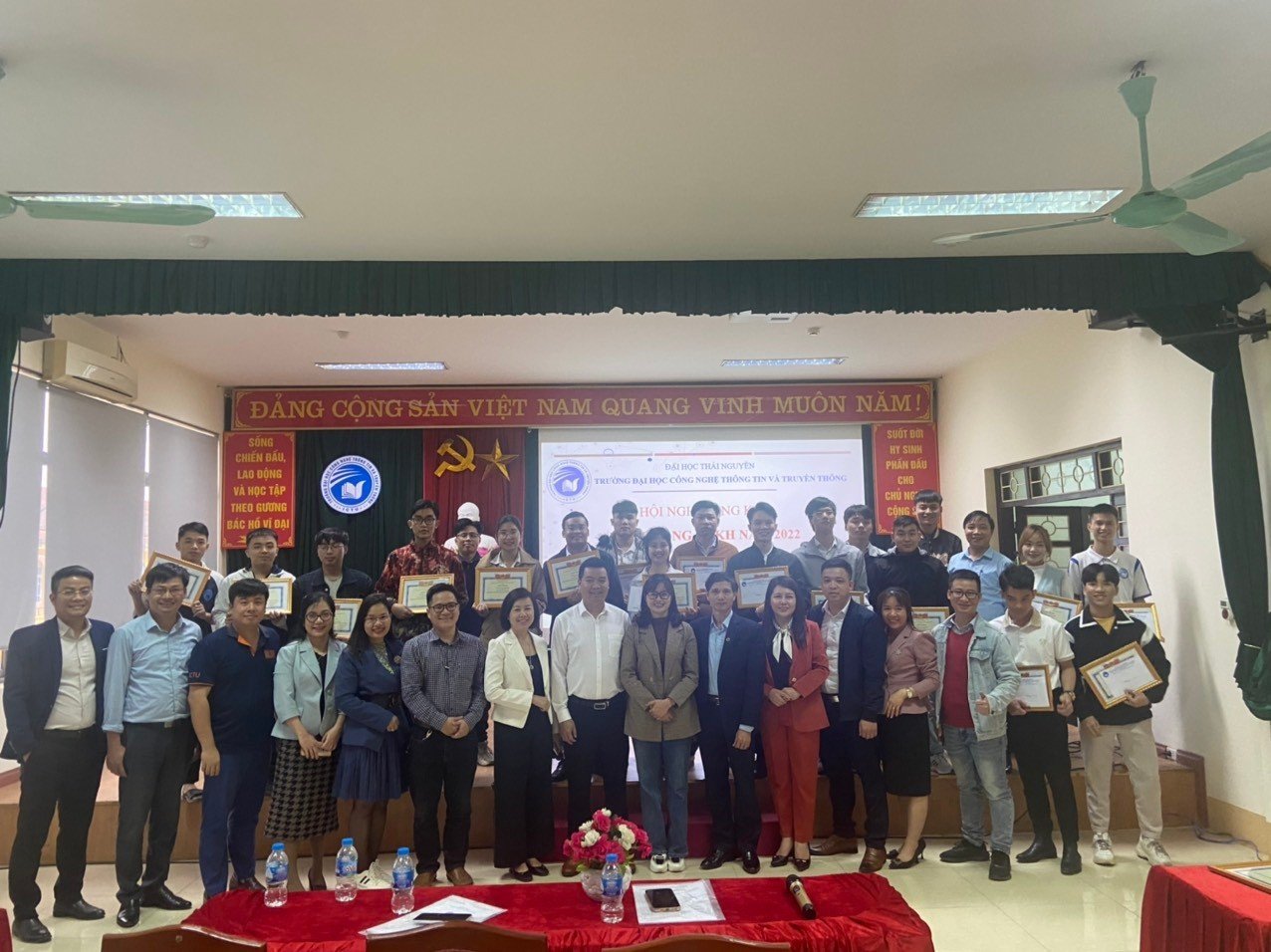 Hội nghị tổng kết hoạt động nghiên cứu khoa học ICTU năm 2022 – [ICTU]