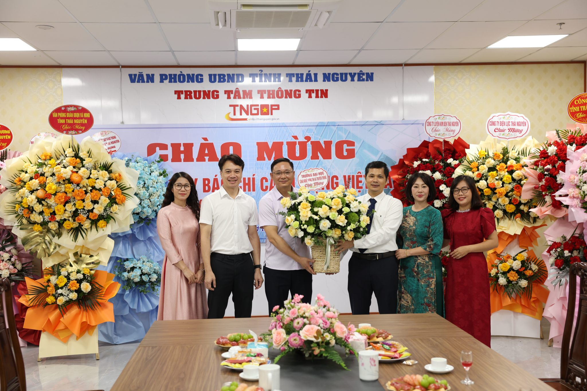 Trường Đại học Công nghệ Thông tin và Truyền thông chúc mừng các cơ ...